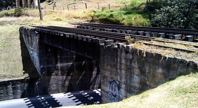 Railway landscape in Colombia - Revista Landuum