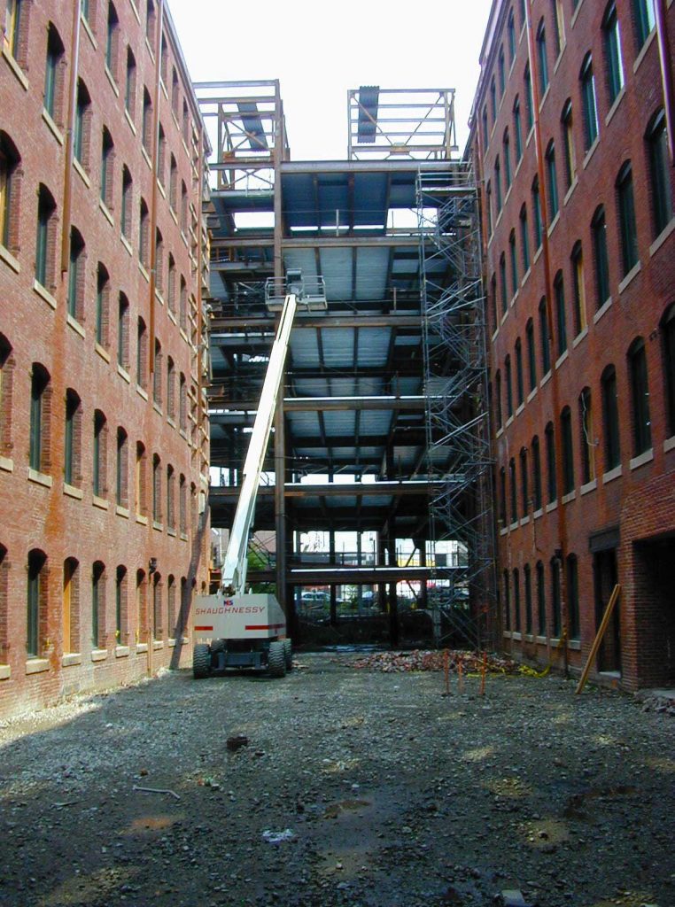 Court Square Press - Revista Landuum